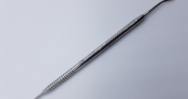 Carving plastic instrument